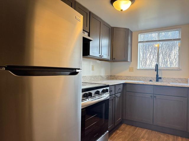 Sutton Place Apartments and Townhomes 1 Bedroom Apartment for Rent at 1132 Deliquia Dr, Cincinnati, OH 45230 Mount Washington