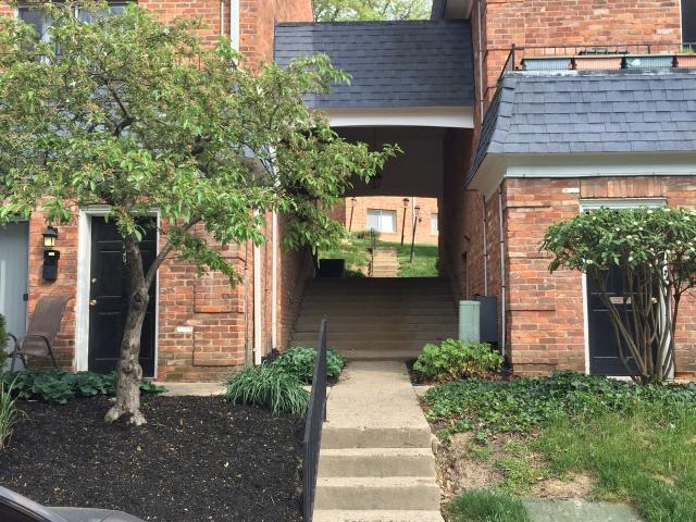 Sutton Place Apartments and Townhomes 1 Bedroom Apartment for Rent at 8 Deliquia Pl, Cincinnati, OH 45230 Mount Washington
