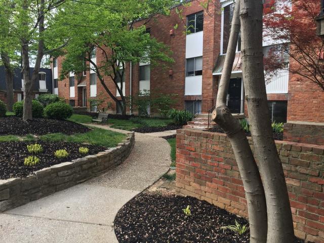 Sutton Place Apartments and Townhomes 2 Bedroom Apartment for Rent at 1132 Deliquia Dr, Cincinnati, OH 45230 Mount Washington
