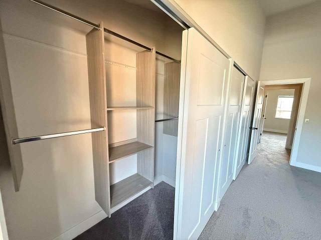 Sutton Place Apartments and Townhomes 2 Bedroom Apartment for Rent at 1132 Deliquia Dr, Cincinnati, OH 45230 Mount Washington