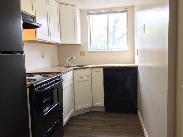 Sutton Place Apartments and Townhomes 2 Bedroom Apartment for Rent at 1132 Deliquia Dr, Cincinnati, OH 45230 Mount Washington