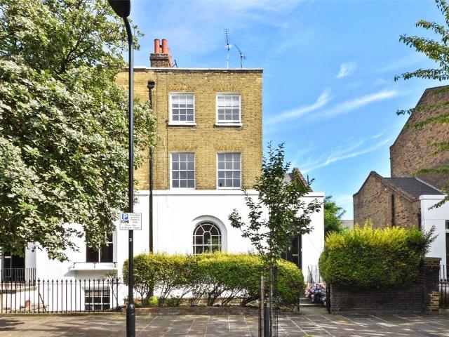 Sutton Place, London E9, 2 bed flat to rent, £2,500 pcm | PrimeLocation