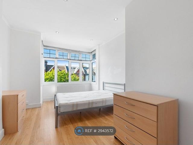 Sutton Road, London N10, 2 bed flat to rent, £1,750 pcm | PrimeLocation
