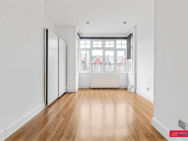 Sutton Road, Muswell Hill, London, N10 2 bed flat to rent £1,750 pcm £404 pw