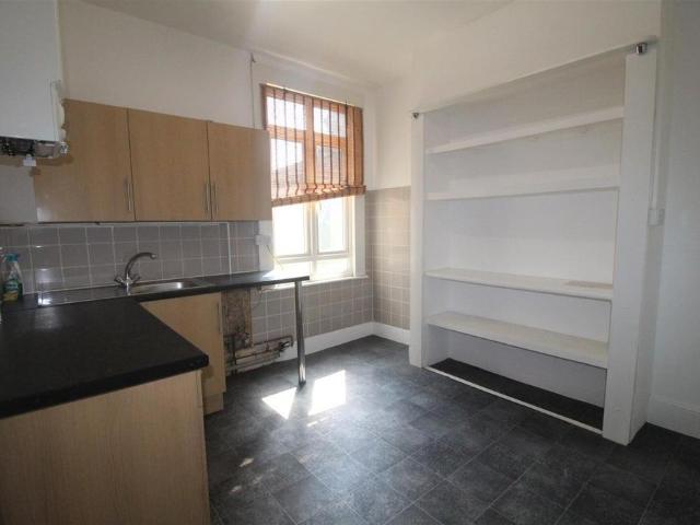 Sutton Road, Southend on Sea 2 bed apartment to rent £1,475 pcm £340 pw