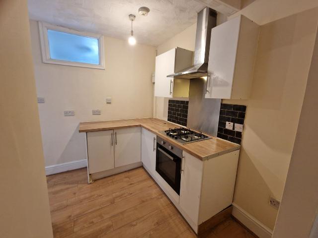 Sutton Road, Southend On Sea SS2, 4 bed flat to rent, £1,800 pcm | PrimeLocation