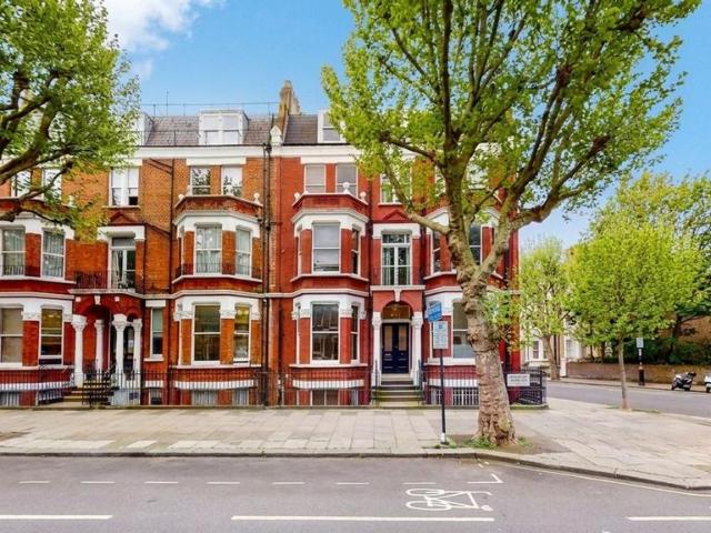 Sutherland Avenue, London W9 Studio to rent £1,712 pcm £395 pw