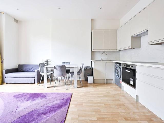 Sutherland Avenue, Maida Vale, London W9, 2 bed flat to rent, £4,000 pcm | PrimeLocation