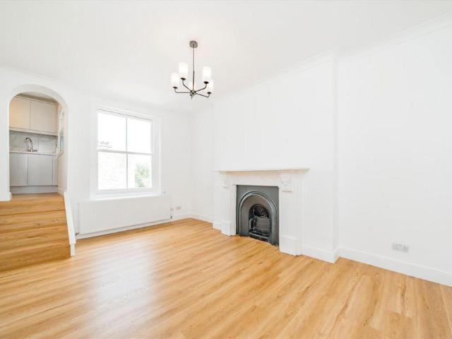 Sutherland Avenue, Maida Vale W9 2 bed flat to rent £2,899 pcm £669 pw