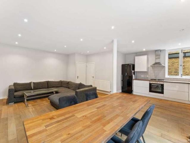 Sutherland Grove, London, SW18