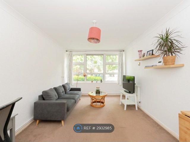 Sutherland Grove, Teddington TW11, 1 bed flat to rent, £1,400 pcm | PrimeLocation