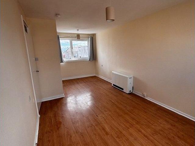 Sutherland Place, Kirkcaldy KY1, 1 bed flat to rent, £600 pcm | PrimeLocation