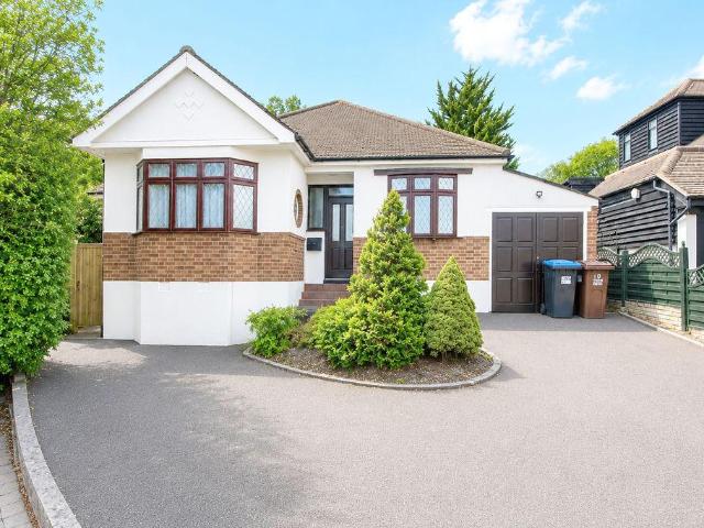 Sutherland Way, Cuffley EN6 2 bed bungalow to rent £2,300 pcm £531 pw