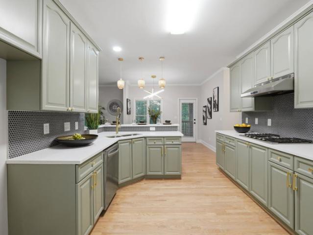 Suwanee Executive Style Bedrooms For Rent
