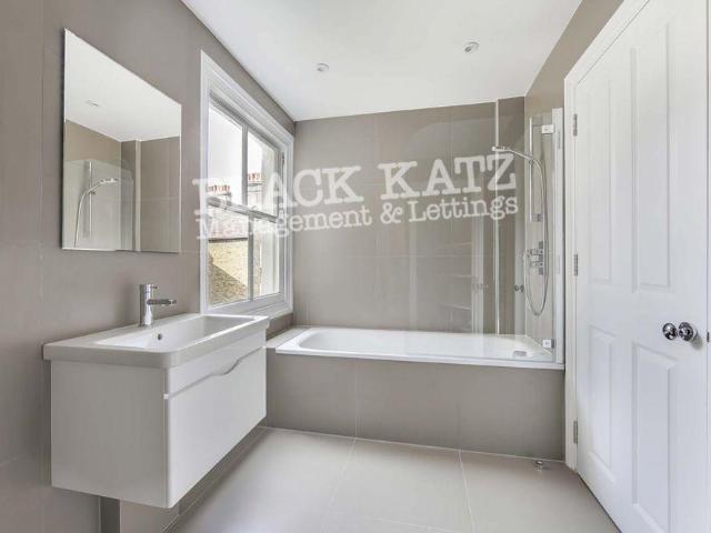 SW4 3 bed apartment to rent £3,601 pcm £831 pw