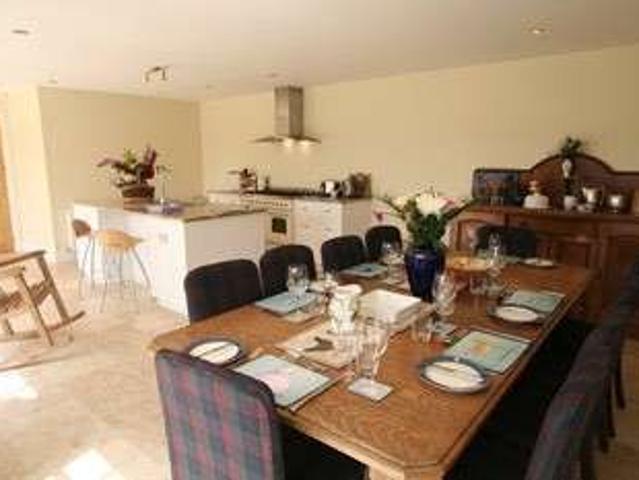 Sympathetically converted in 2005 this contemporary 3 bed detached barn conversion enjoys and enviable location. Sitting in it's own private south facing garden