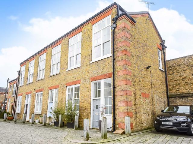Symphony Mews, North Kensington W10, 3 bed property to rent, £3,250 pcm | PrimeLocation