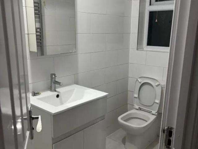 Syon Lane, Isleworth TW7 1 bed apartment to rent £1,600 pcm £369 pw