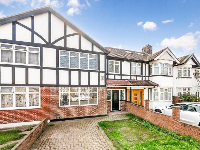 Syon Park Gardens, Isleworth TW7 4 bed house to rent £2,995 pcm £691 pw