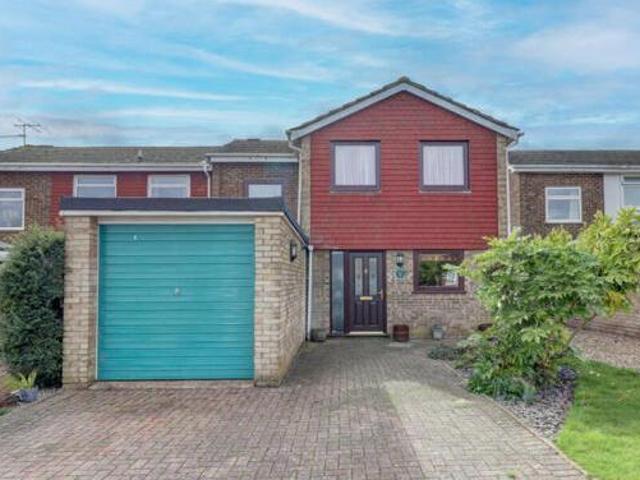 Sycamore Way, Hazlemere, 3 Bedroom House