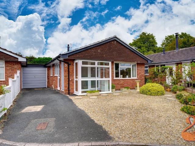 Sycamore Avenue, Evesham WR11, 2 bed detached bungalow to rent, £1,150 pcm | PrimeLocation