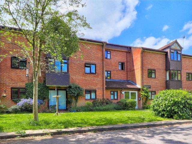 Sycamore Court, Long Gore, Godalming, Surrey GU7, 2 bed flat to rent, £1,250 pcm | PrimeLocation