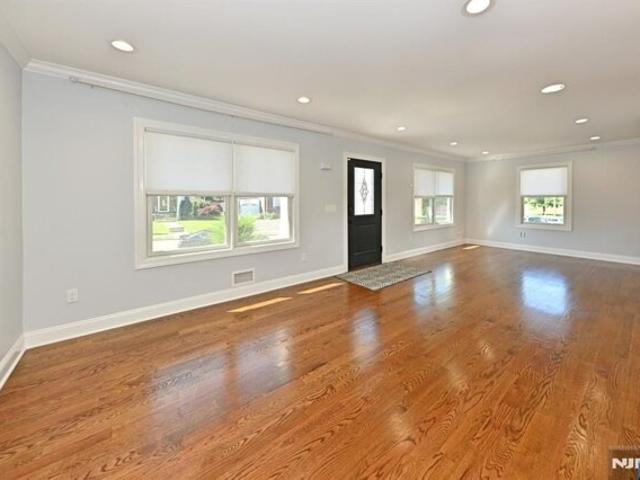 Sycamore Dr, Fair Lawn, Home For Sale