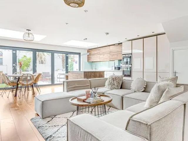 Sycamore Mews, London, SW4 0LD, United Kingdom | 5 bed house for rent #167691309 | Rentberry