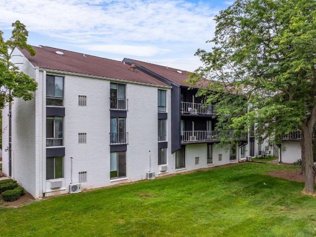 Sycamore Place Apartments Studio Apartment for Rent at 7300 W Dean Rd, Milwaukee, WI 53223 Whispering Hills