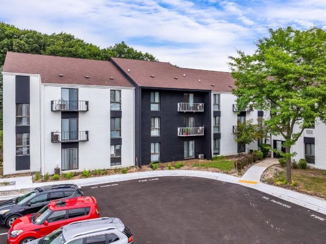 Sycamore Place Apartments 1 Bedroom Apartment for Rent at 7300 W Dean Rd, Milwaukee, WI 53223 Whispering Hills