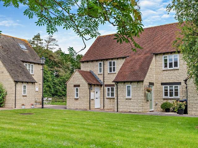 Sycamore Place, Bradwell Village OX18 2 bed house to rent £1,425 pcm £329 pw