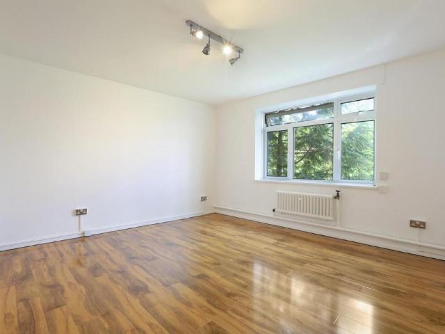 Sydenham Hill, London 3 bed flat to rent £2,800 pcm £646 pw