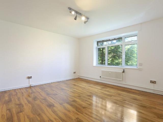 Sydenham Hill, London SE23, 3 bed flat to rent, £2,800 pcm | PrimeLocation