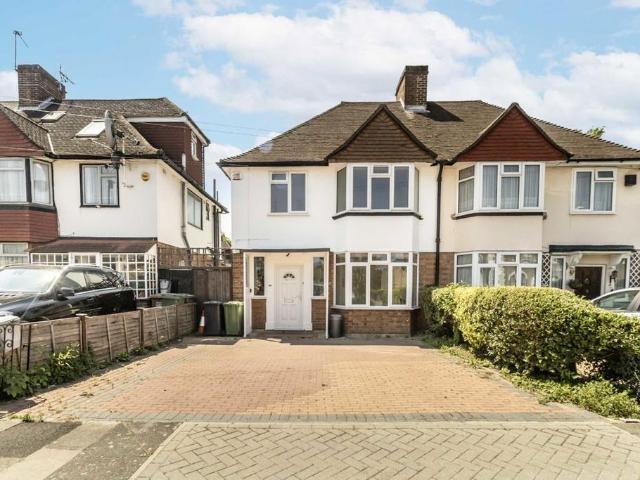 Sydenham Park Road, London SE26 3 bed semi detached house to rent £2,350 pcm £542 pw