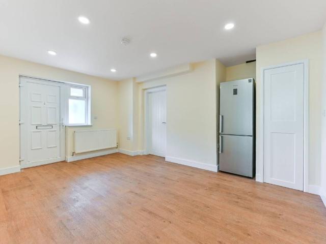 Sydenham Road, Croydon CR0, 2 bed flat to rent, £1,800 pcm | PrimeLocation