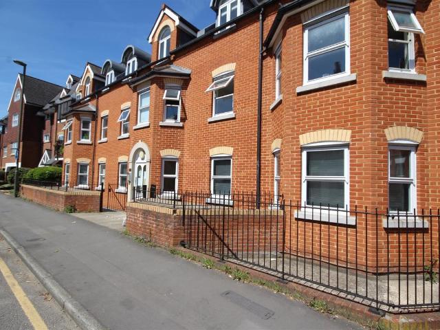 Sydenham Road, Guildford GU1, 2 bed flat to rent, £1,750 pcm | PrimeLocation