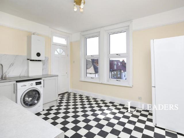 Sydenham Road, London, SE26 2 bed flat to rent £1,600 pcm £369 pw