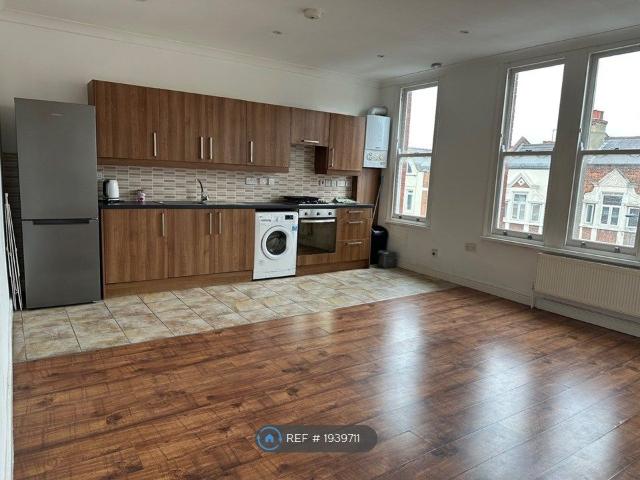 Sydenham Road, London SE26, 2 bed flat to rent, £1,800 pcm | PrimeLocation