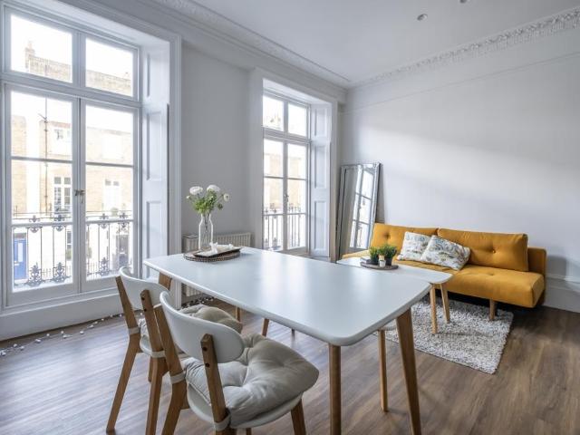 Sydney Street London SW3 1 bed flat to rent £2,817 pcm £650 pw