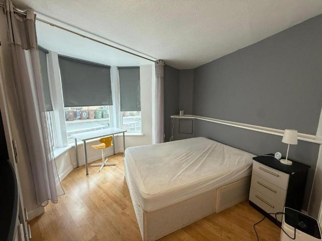 Sydney Street, Plymouth PL1 3 bed terraced house to rent £1,768 pcm £408 pw