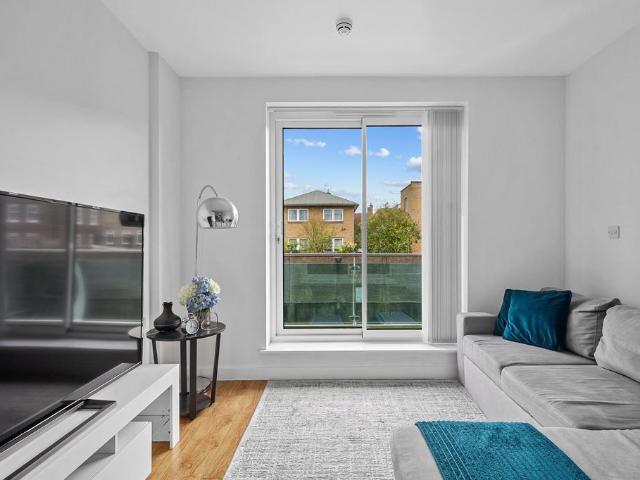 Sydney Road, Tower Point, EN2 1 bed flat to rent £1,550 pcm £358 pw