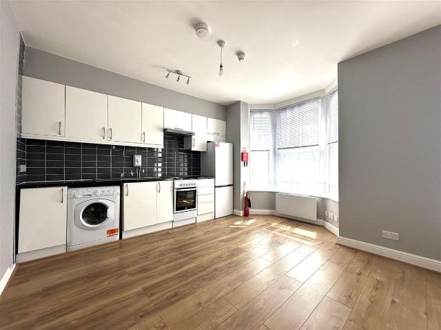 Sydney Road, Turnpike Lane N8, 2 bed flat to rent, £1,800 pcm | PrimeLocation