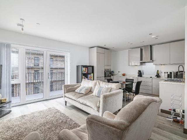 Sydney Road, WATFORD 2 bed apartment to rent £1,850 pcm £427 pw