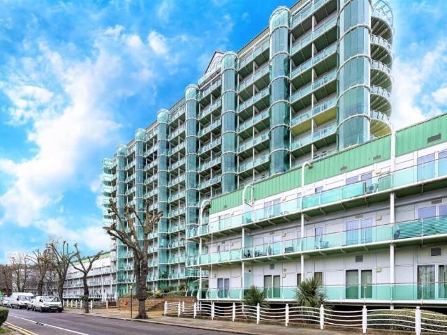 Sydney Road, Enfield EN2, 3 bed flat to rent, £2,500 pcm | PrimeLocation