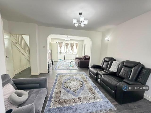 Sydney Road, Ilford, IG6 4 bed terraced house to rent £3,250 pcm £750 pw