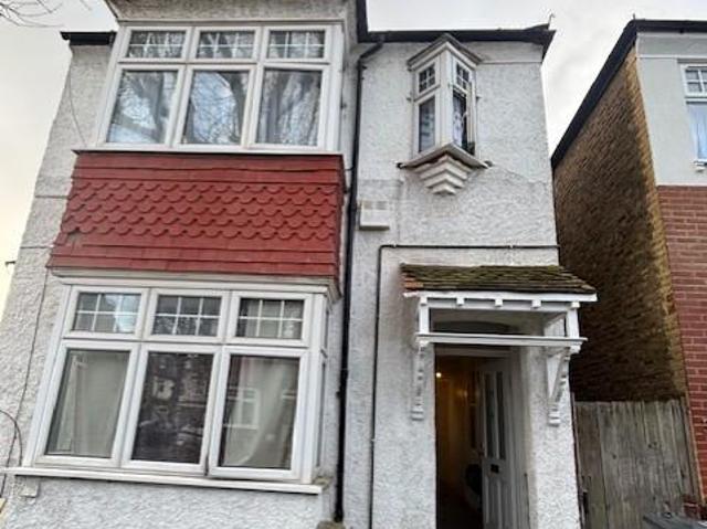 Sydney Road, London W13 3 bed detached house to rent £2,750 pcm £635 pw