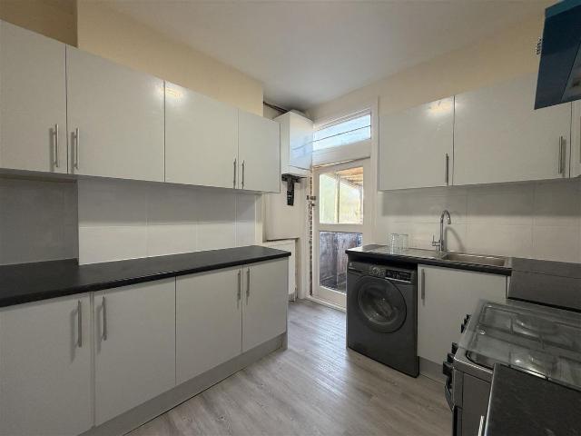 Sydney Road N10, 3 bed flat to rent, £1,800 pcm | PrimeLocation
