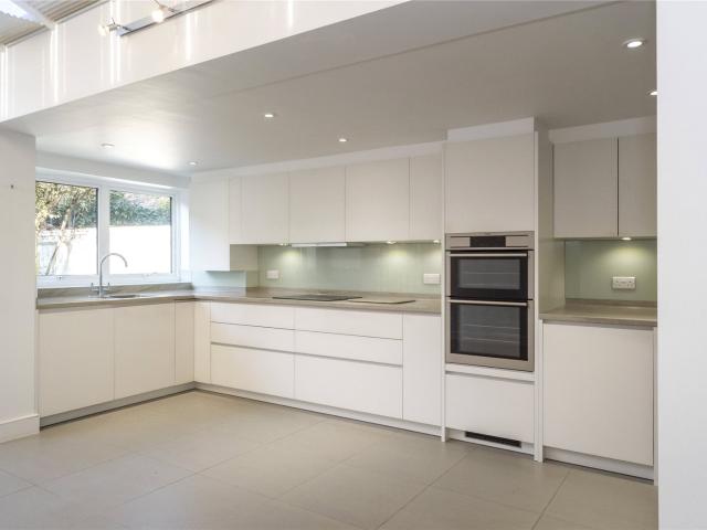 Sydney Road, Richmond, TW9