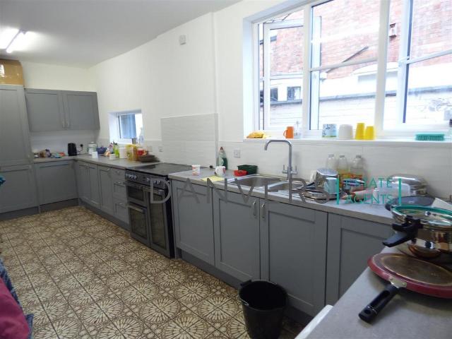 Sykefield Avenue, Leicester LE3 6 bed detached house to rent £2,262 pcm £522 pw