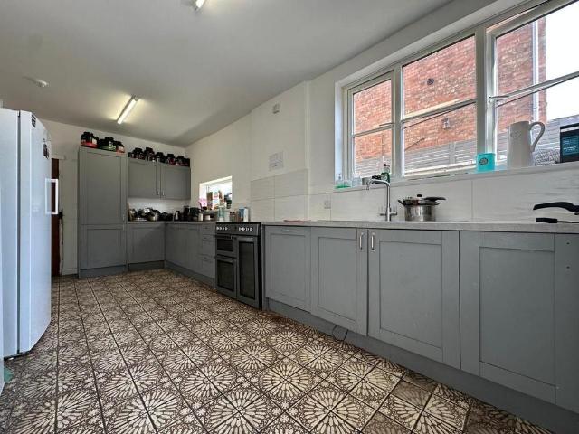 Sykefield Avenue, Leicester LE3, 6 bed detached house to rent, £2,262 pcm | PrimeLocation